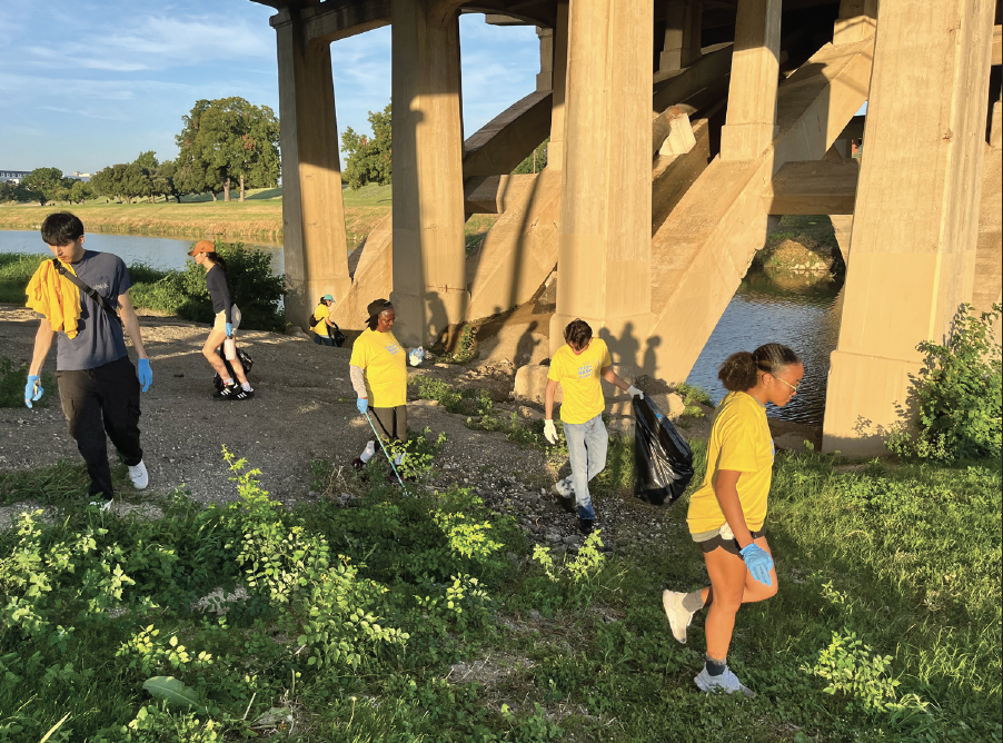 Students, staff help clean up Trinity River – The Collegian